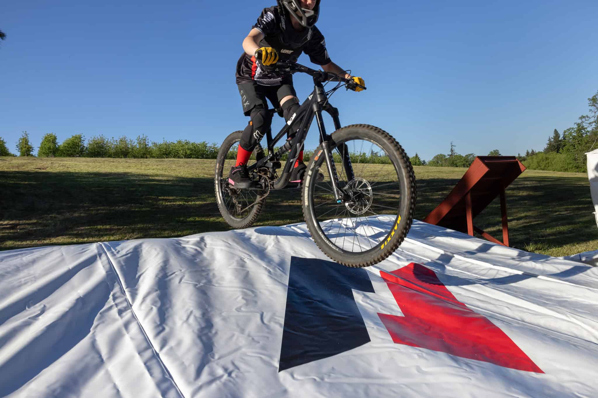 Pluto Lander – Gravity Stunt Systems